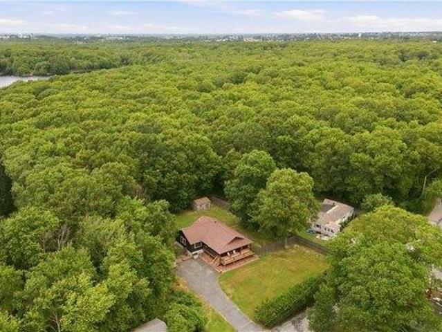 house with 3 bedroom, Tiverton RI ES103852182