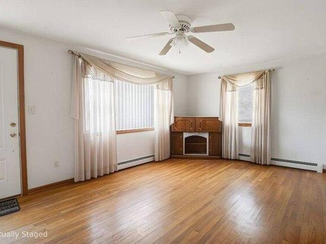 house with 3 bedroom, Tiverton RI ES104262108