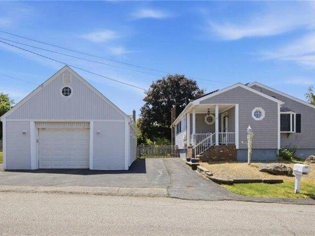 house with 3 bedroom, Tiverton RI ES104234761