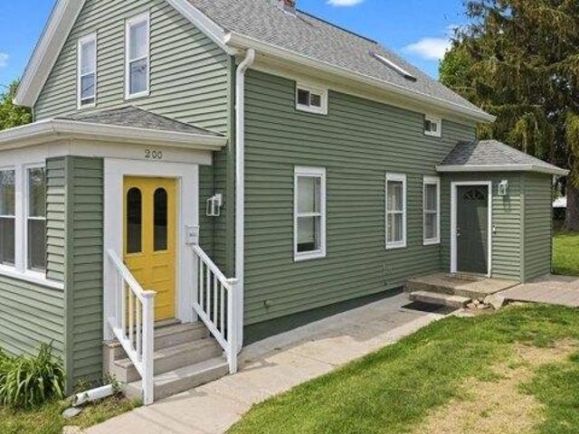 house with 3 bedroom, Tiverton RI ES104329452