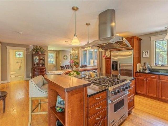 house with 3 bedroom, Tiverton RI ES105173001