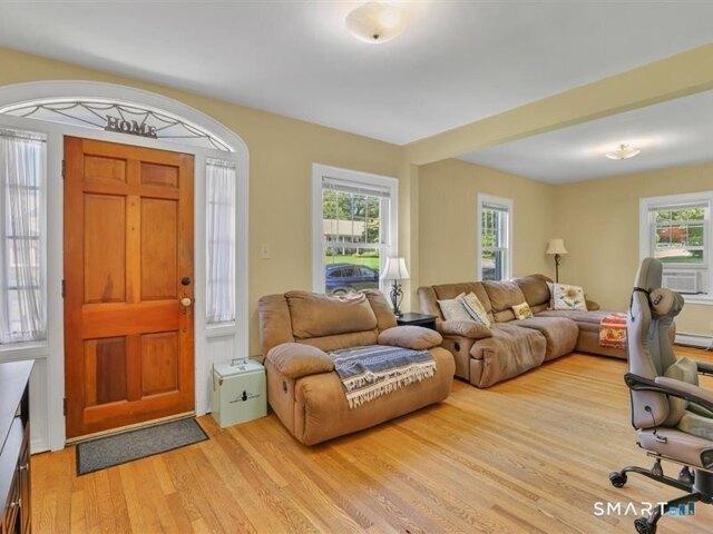house with 3 bedroom, Torrington CT ES105124531
