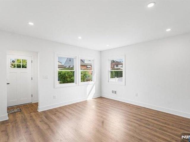 house with 3 bedroom, Totowa NJ ES105156955