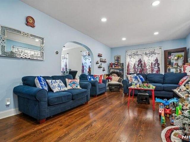 house with 3 bedroom, Totowa NJ ES105174477