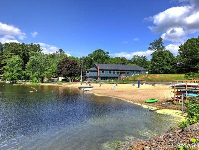 house with 3 bedroom, Trumbull CT DLS101707390