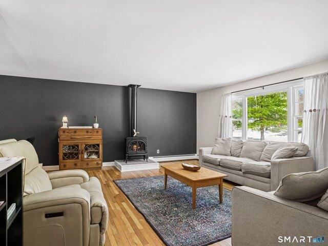 house with 3 bedroom, Trumbull CT DLS102258254