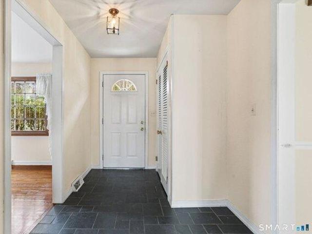 house with 3 bedroom, Trumbull CT DS102256222