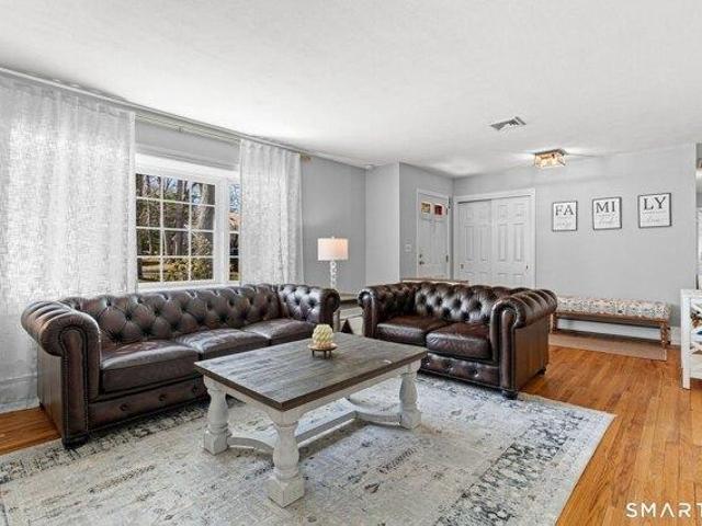 house with 3 bedroom, Trumbull CT DS102281516