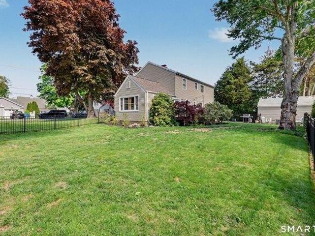 house with 3 bedroom, Trumbull CT DS102799013