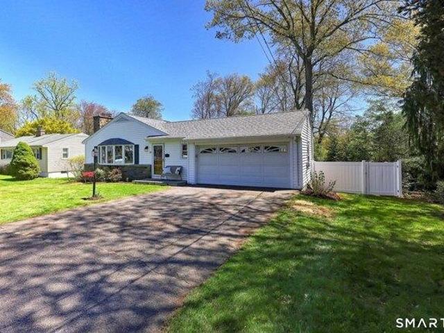 house with 3 bedroom, Trumbull CT DS103070734
