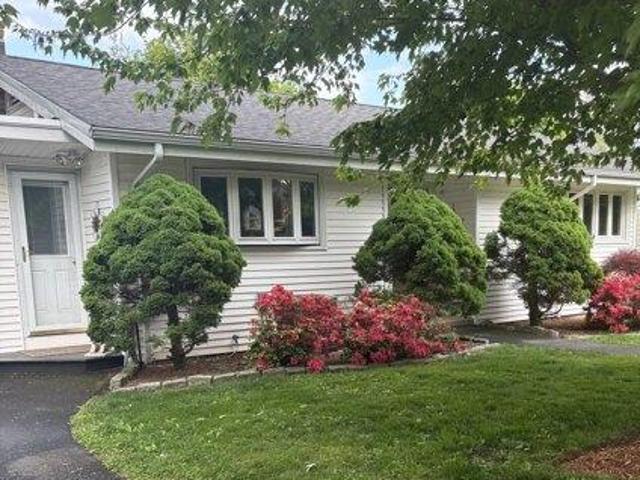 house with 3 bedroom, Trumbull CT DS104075435