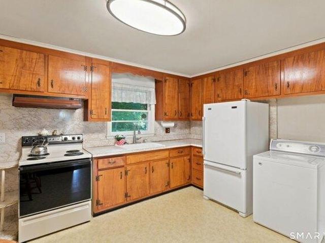 house with 3 bedroom, Trumbull CT DS104191463