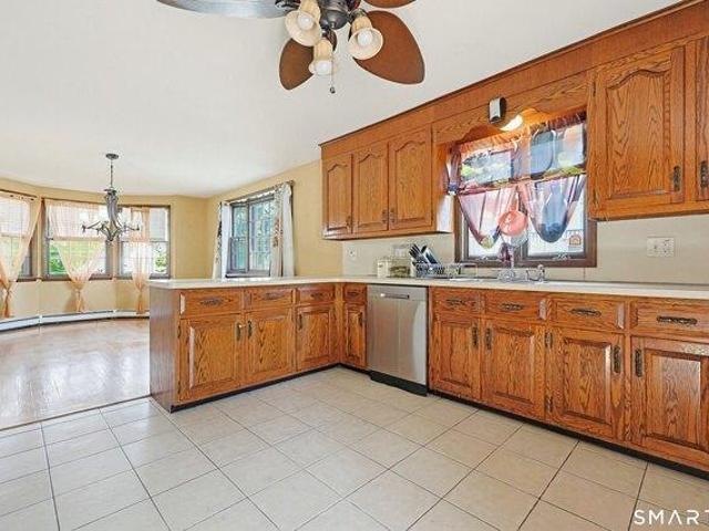 house with 3 bedroom, Trumbull CT DS104116698