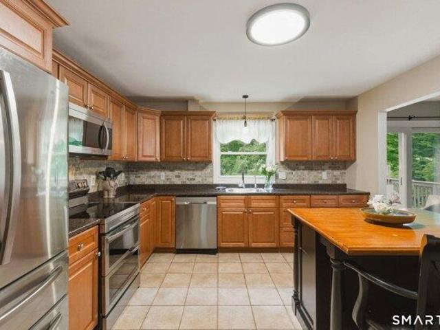 house with 3 bedroom, Trumbull CT ES103435713