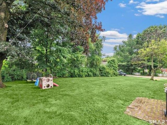 house with 3 bedroom, Trumbull CT ES104151513