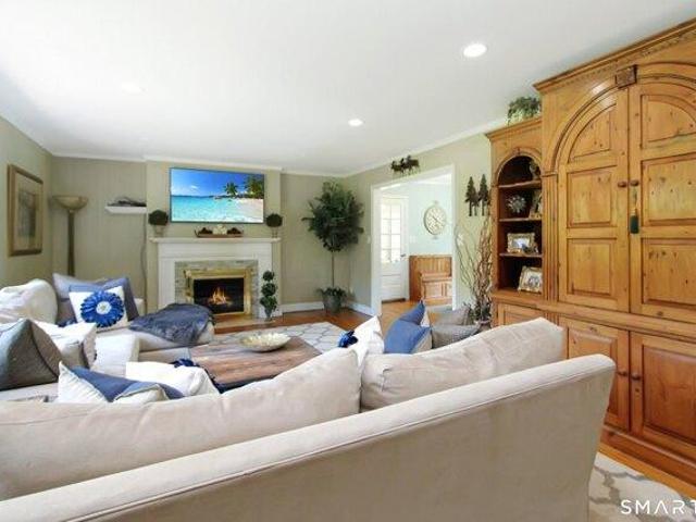 house with 3 bedroom, Trumbull CT ES104569316