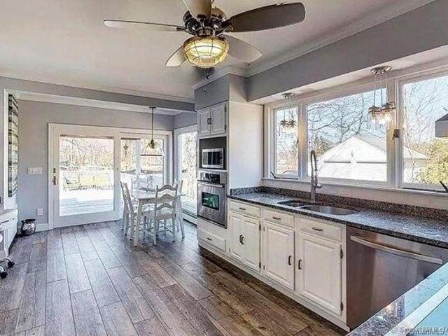 house with 3 bedroom, Trumbull CT ES105140997