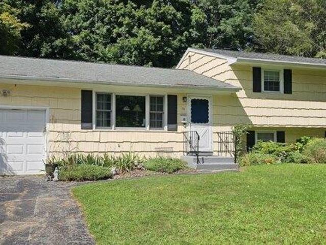 house with 3 bedroom, Trumbull CT ES105232532