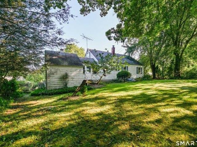 house with 3 bedroom, Trumbull CT ES105233634
