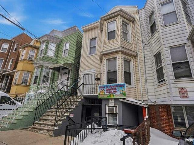 house with 3 bedroom, Union City NJ DLS102255478