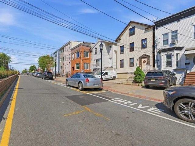 house with 3 bedroom, Union City NJ ES104235586