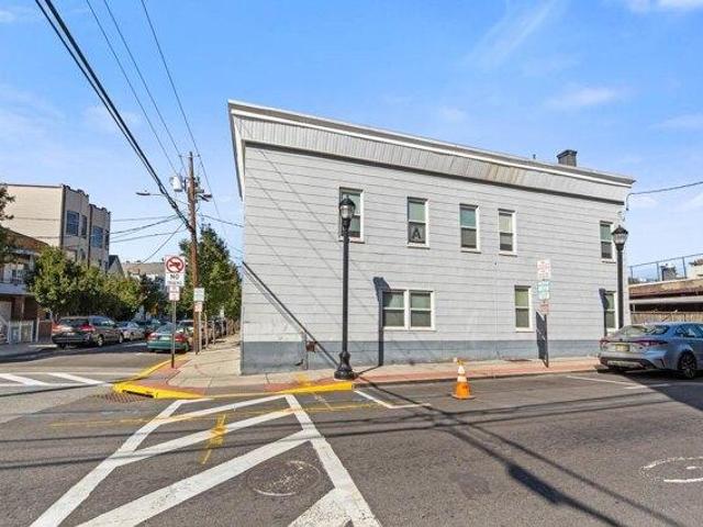 house with 3 bedroom, Union City NJ ES103187747