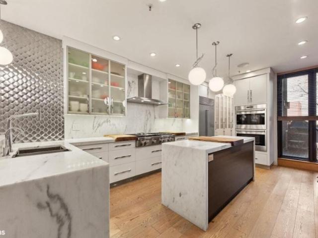 house with 3 bedroom, Upper West Side NY DS102244039
