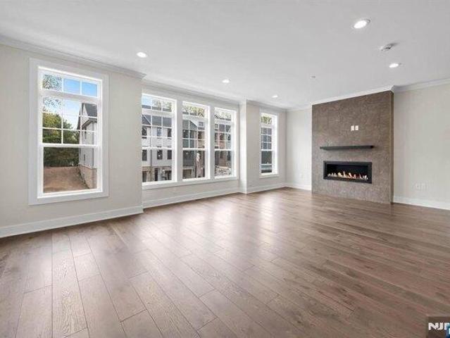 house with 3 bedroom, Upper Saddle River NJ DS102828439