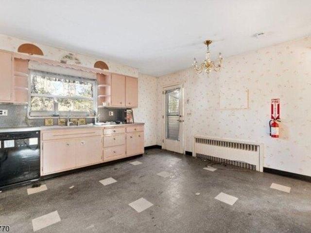 house with 3 bedroom, Upper Saddle River NJ ES102824276
