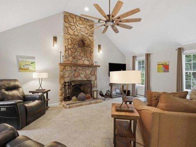 house with 3 bedroom, Uxbridge MA ES103441051
