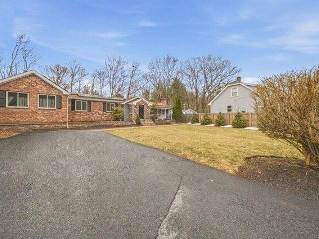 house with 3 bedroom, Uxbridge MA ES103886431