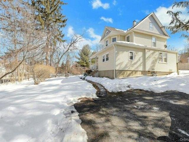house with 3 bedroom, Valley Cottage NY DLS101746825