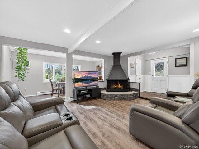 house with 3 bedroom, Valley Cottage NY DLS102279925
