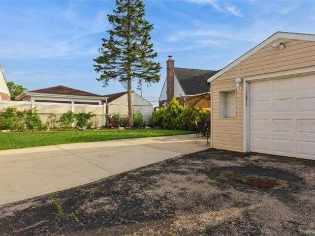 house with 3 bedroom, Valley Stream NY ES104921325