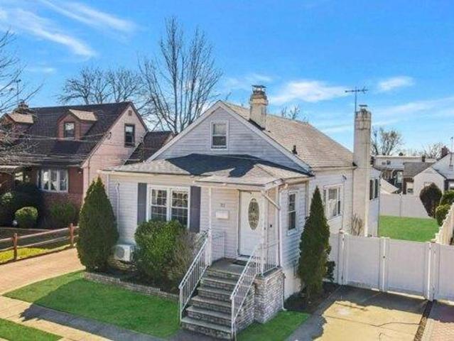 house with 3 bedroom, Valley Stream NY ES103603970