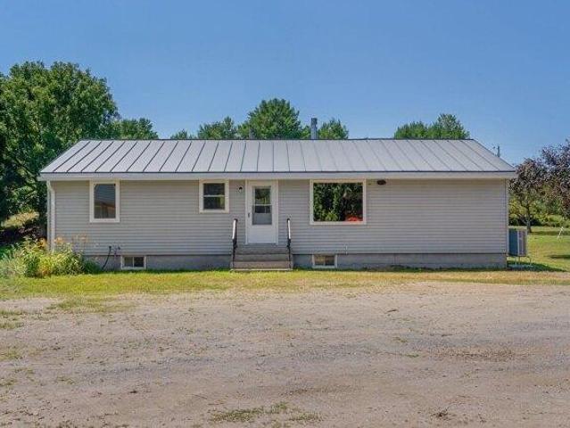 house with 3 bedroom, Vassalboro ME ES105116181
