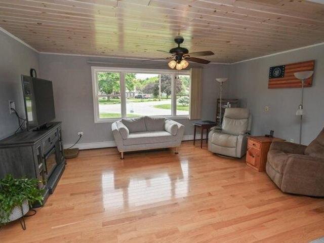 house with 3 bedroom, Veazie ME ES103930945