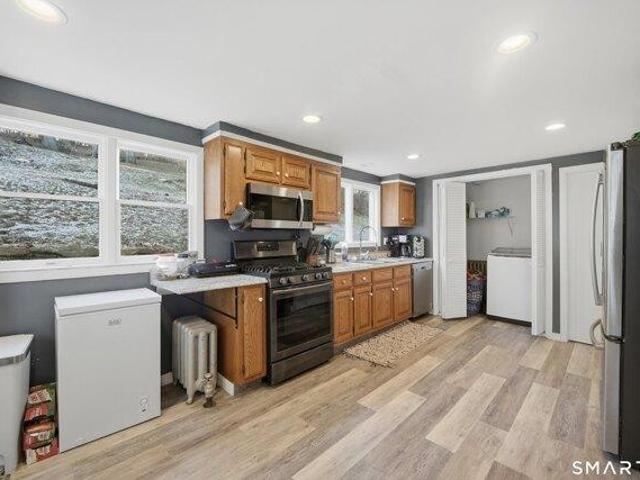 house with 3 bedroom, Vernon CT DS103433504