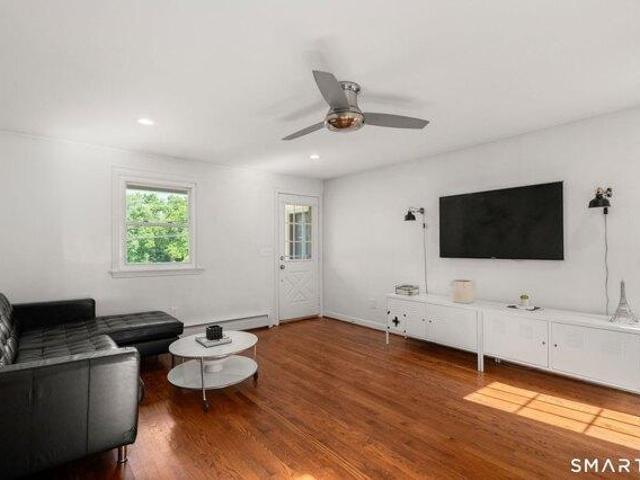 house with 3 bedroom, Vernon CT ES104299640