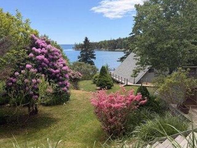 house with 3 bedroom, Vinalhaven ME ES103888305