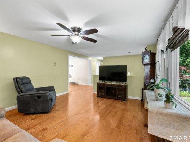 house with 3 bedroom, Voluntown CT ES104077334