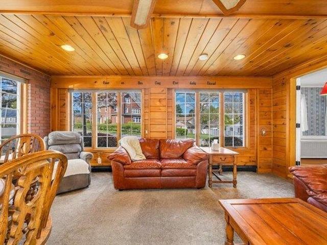house with 3 bedroom, Waltham MA DLS102120177