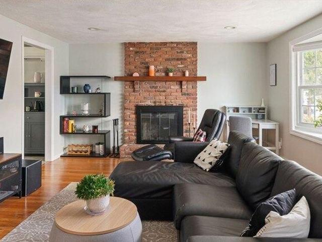 house with 3 bedroom, Waltham MA DLS102371317