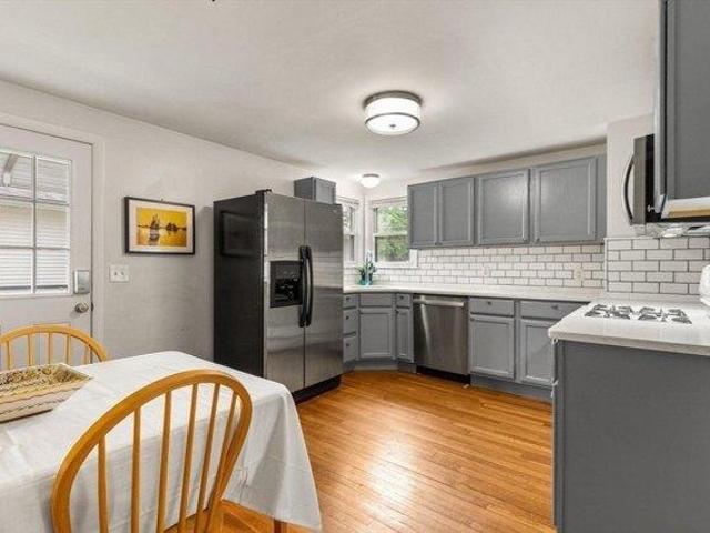 house with 3 bedroom, Waltham MA ES104044665