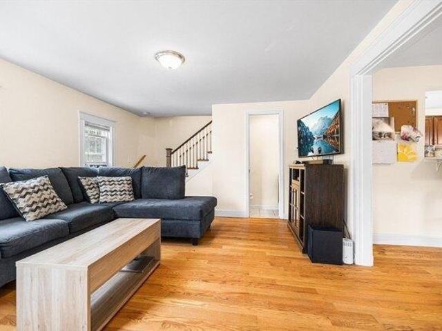 house with 3 bedroom, Waltham MA ES104043859