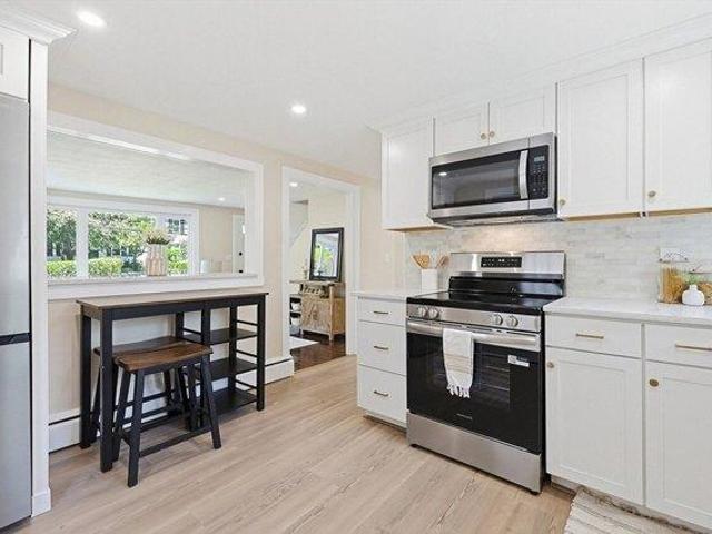 house with 3 bedroom, Waltham MA ES104263380