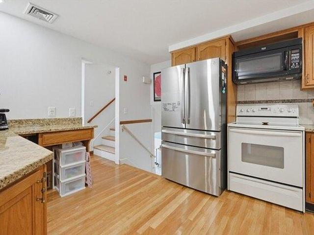 house with 3 bedroom, Waltham MA ES104407331