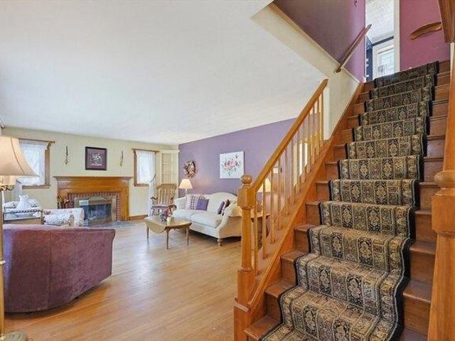 house with 3 bedroom, Waltham MA ES104411272