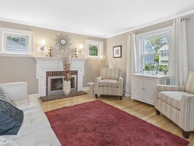 house with 3 bedroom, Waltham MA ES104759254