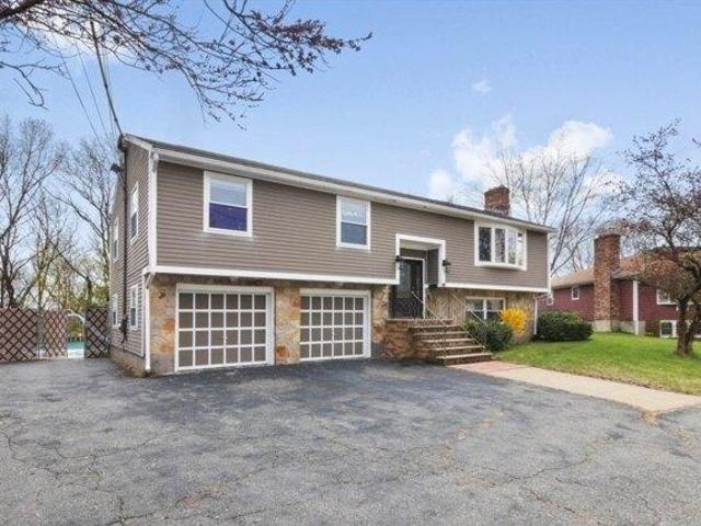 house with 3 bedroom, Waltham MA ES105094429